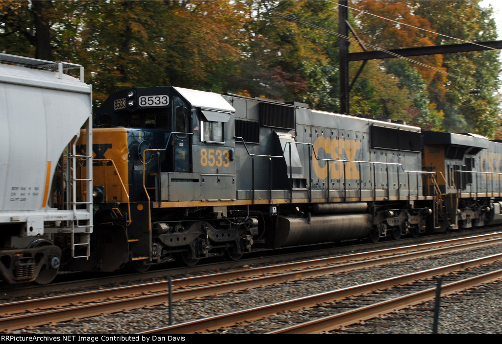 CSX SD50-2 8533 trails on Q439-03